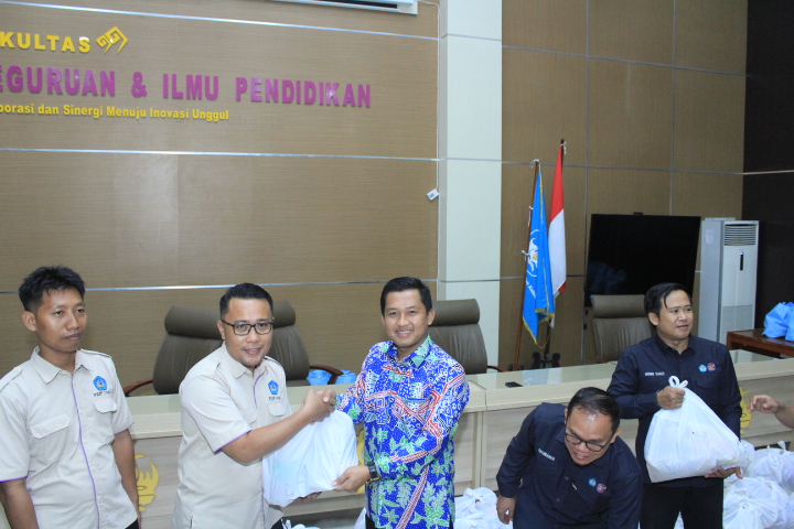 FKIP Unila Gelar Pengarahan dan Pemberian Bingkisan Hari Raya untuk Tenaga Kependidikan ...